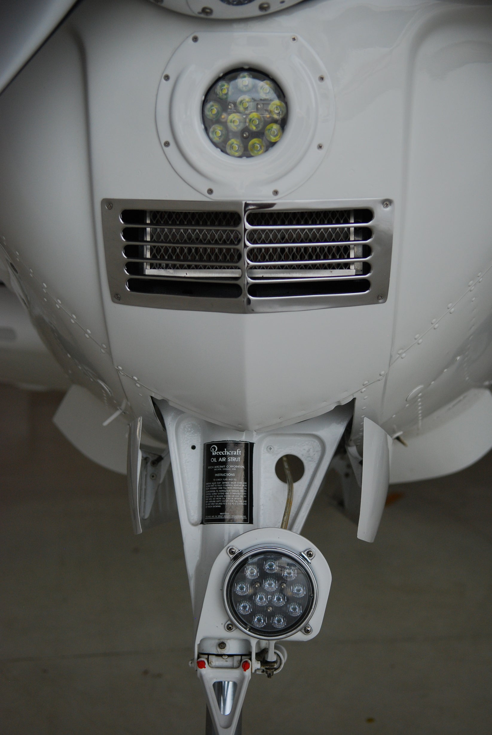 Parmetheus PLUS PAR-36 LED Landing / Taxi Light | Whelen Aerospace ...