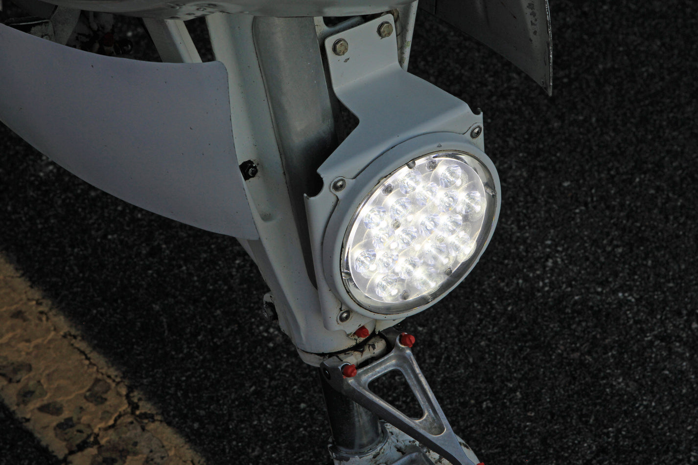 Parmetheus PLUS PAR-36 LED Landing / Taxi Light | Whelen Aerospace ...